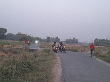 Madhoghat-Devria Road Blind Turn Accident Risk | Pipri Bridge Railing ...