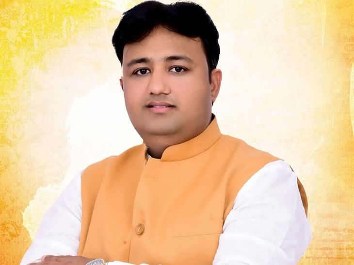 BJP Leader Threatened FIR | Ex-BSP Candidate Sachidanand Pandey, Old ...