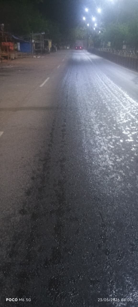 The river is drying up, water is flowing on the road, and the roads are ...