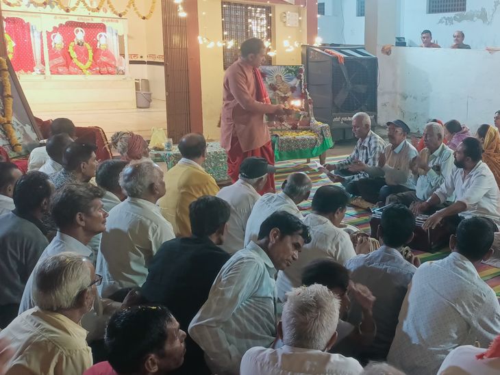 Petlawad Shri Ji Paduka Sparsh Mahotsav Begins; Akhand Sankirtan Continues