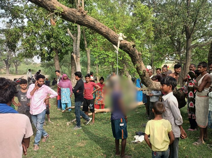 Bonda, UP: Man Found Dead Hanging From Tree in Suspicious Circumstances