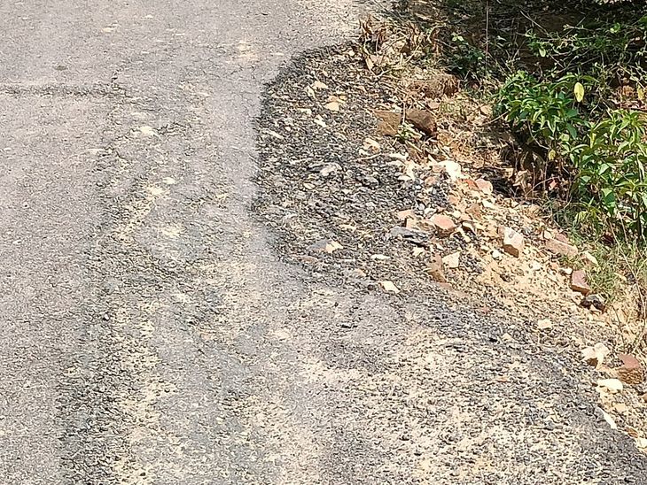 Barabanki Road Pothole Trouble | Villagers Irked, Officials Unaware