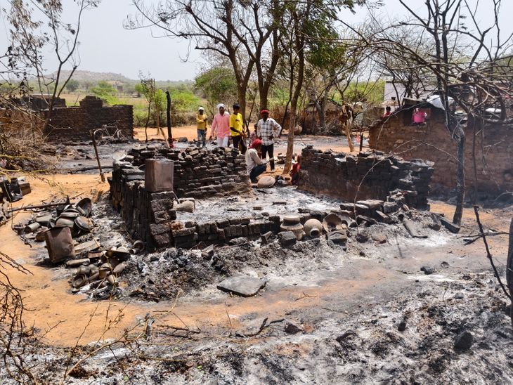 Datia Fire: 12 Homes Gutted, Birds Die as Blaze Engulfs Adivasi Mohalla