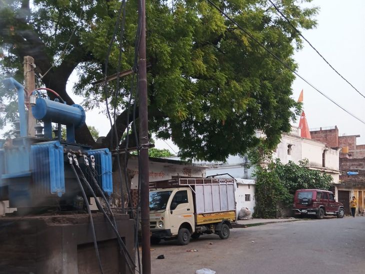Menhadawal Open Transformer Safety Hazard | UP Power Dept Questioned