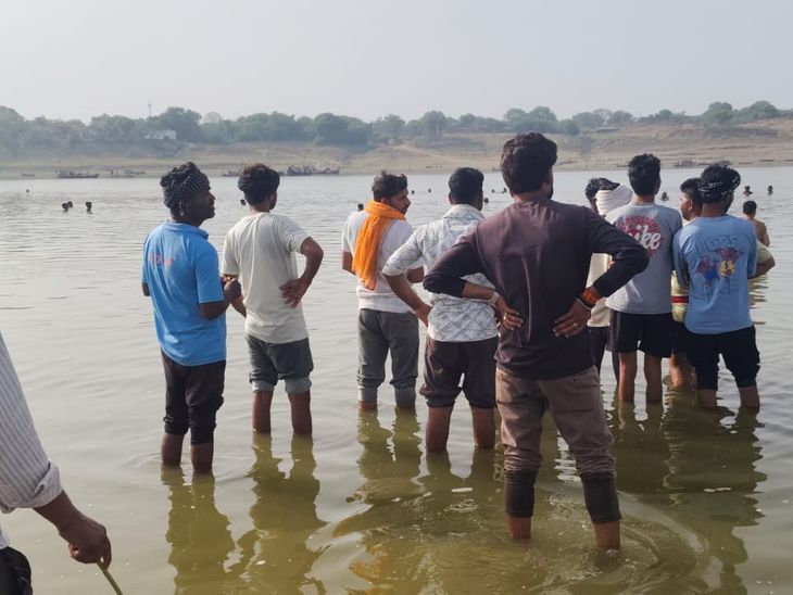 Pipari Girl Drowns in Yamuna | Father Present