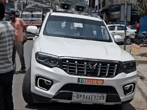 UP MLA Son Hooter Stops SI | Claims Father State Minister
