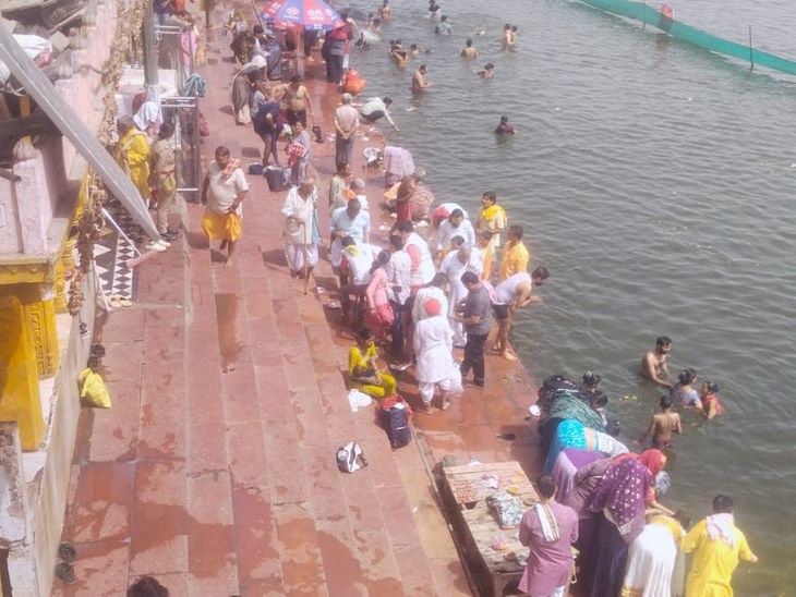 Mathura Ganga Dashahra: Vishram Ghat Sees Massive Devotee Crowd for ...