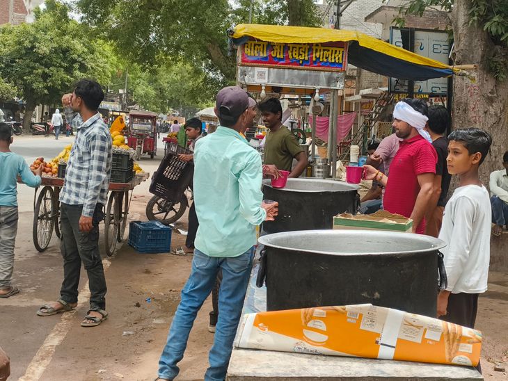 Vidyanagar Youth Distribute Sherbet | Heat Relief Initiative