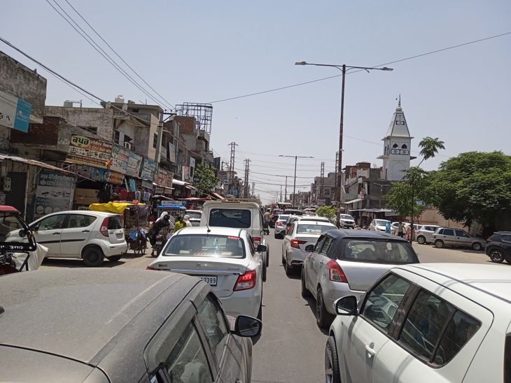 The increasing traffic problem in Bhikhiwind