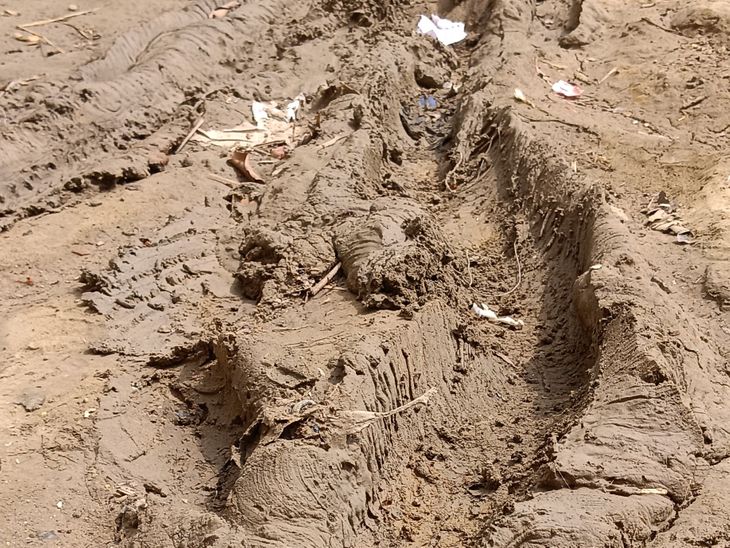 Maharajganj Indira Nagar Roads Waterlogged | Public Suffers