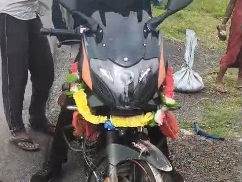 Bhatiyahi Police Arrest Two Smugglers With 180 Bottles Nepali Sharab