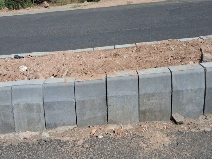 Blocks placed on the road, supported by each other... the soil will be ...