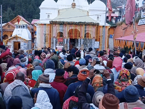 Gangotri Dham Ganga Dussehra: Pilgrims Holy Dip, Har Har Gange Chants Echo