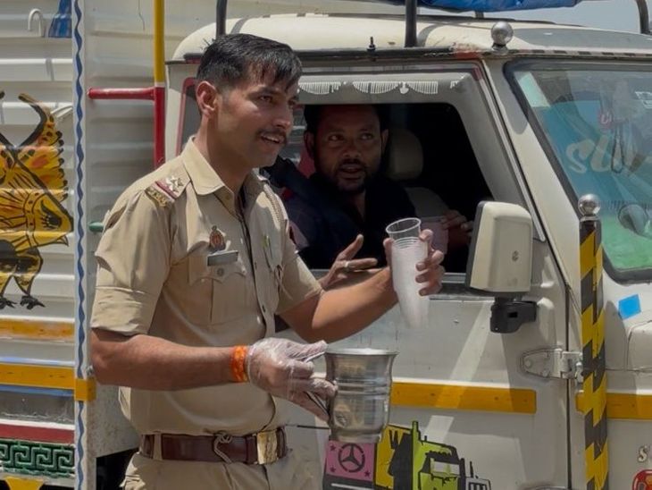 Meerut Police Distribute Sharbat to Beat Heat | Roadside Relief