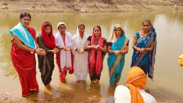 Ekal Abhiyan performed puja and distributed prasad on Ganga Dussehra.
