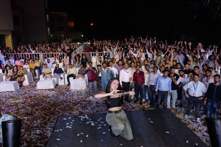 Zephyr 2k26: Students dance to Pragati Nagpal's live performance