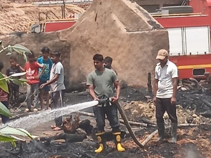 Amethi Fire: Dharoli Village Two Houses Gutthi Ka Samaan Jal Raakh