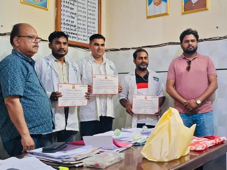 Chitrakoot Ambulance Crew Celebrate Pilot Day | Honored Emergency Services