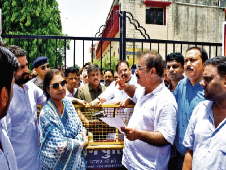 Matka breaking demonstration; foot march