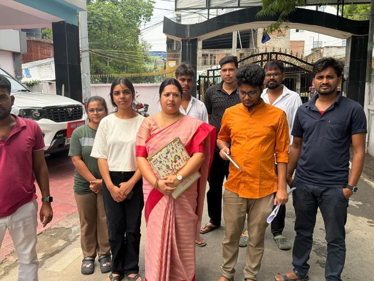 Bhagalpur Ward Councillor Preeti Shekhars Memorandum to Nagar Ayukt