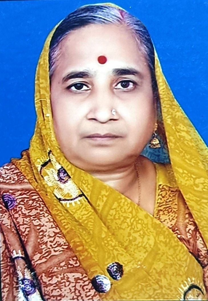 After the death of Radha Devi Modi, the family donated her eyes.