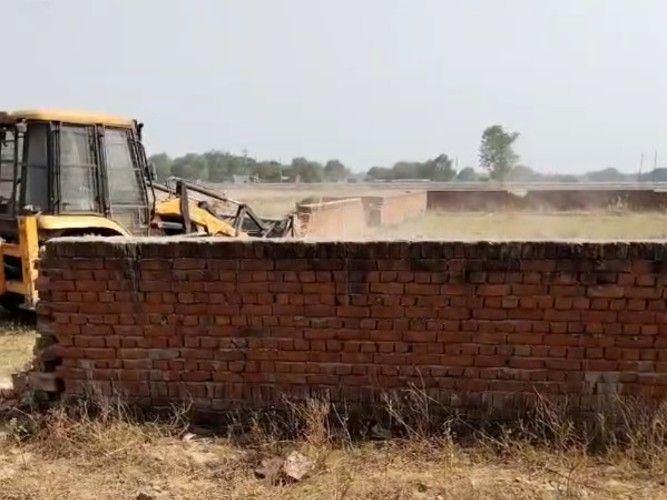PDA Demolishes Illegal Construction in Jhunsi-Andava, Prayagraj