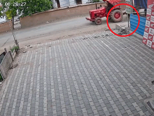 Raipur Saddu School Accident: Boy Crushed by Tanker, Driver Flees