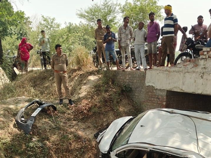 Pratapgarh Accident: Car Hits Bridge, Falls Into Pit; Driver Injured