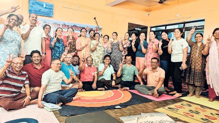 Announcement of new branch of Hasya Yoga Center in Red Cross Bhawan