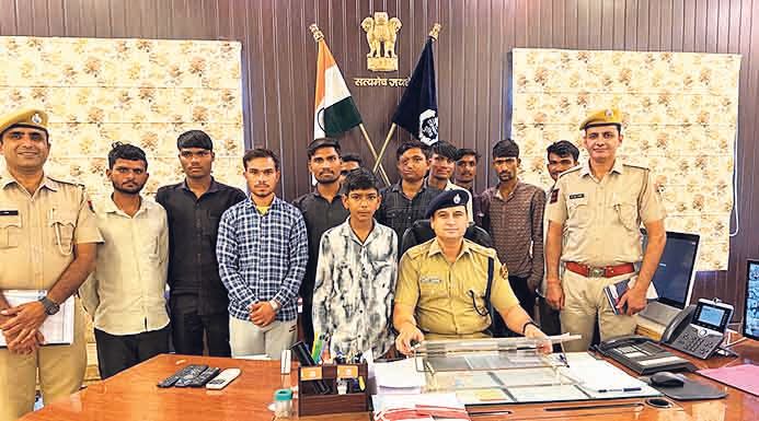 49 people from Tonkada village resolved to give up crime.