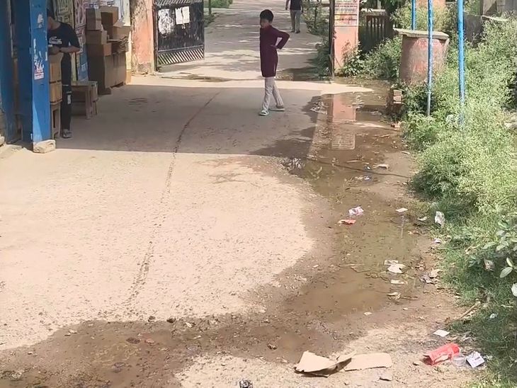 Lakhna PHC Waterlogged | Drinking Water Line Leakage Causes Havoc