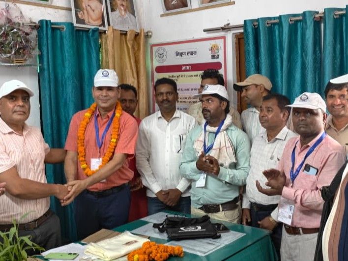 Hansar Bazaar ARP Umesh Chandra Mishra Honored for Census Work
