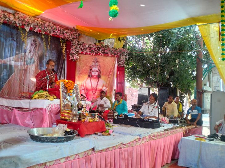 Awagarh Temple Sudama Charitra: Bhakts Donate Rice