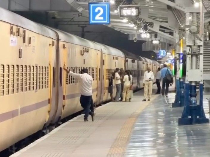 Prayagraj-Dadri Special Train: August Extra Feras, 20 Coaches | Confirm ...