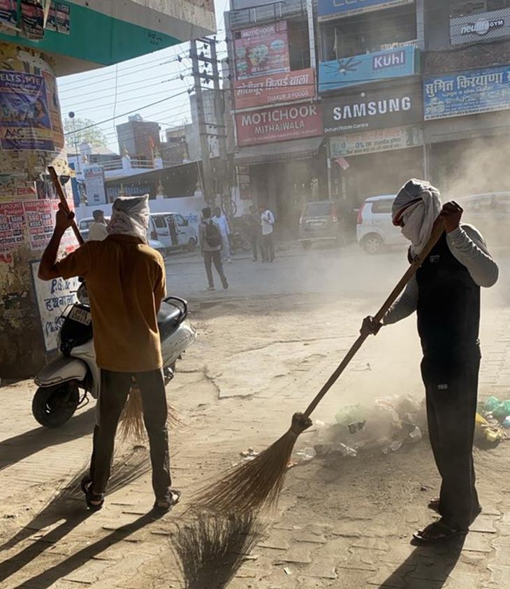 Cleanliness drive: Drains cleaned and garbage heaps removed from roads