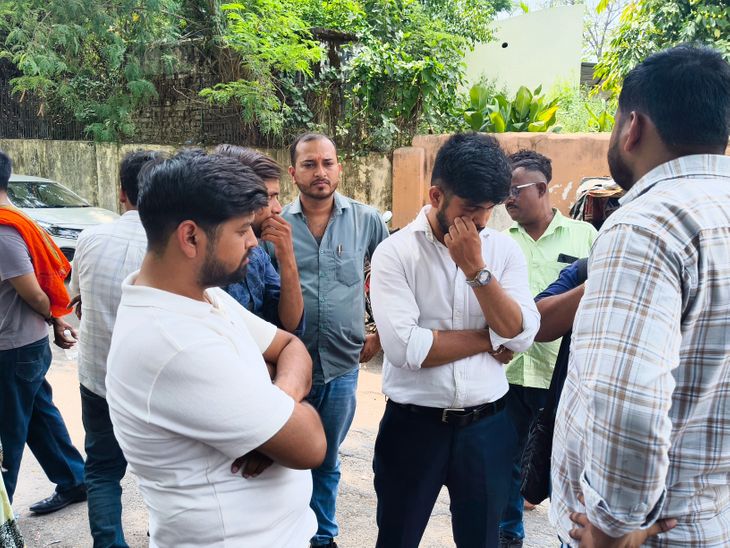 Missing Girl Body Found in Lucknow Charbagh Hotel | Suicide Suspected
