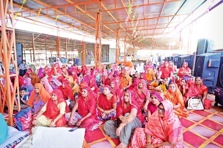 Bhagwat Katha, Gajendra Moksha and Vaman episode narrated in Goshala ...