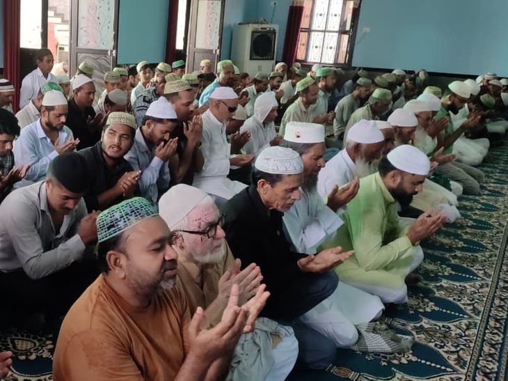 Jaspur Bakrid Celebration: Hundreds Pray for Peace, Brotherhood Message