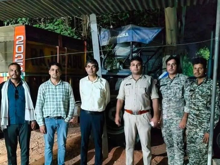 Shivpuri Police Seize Poclain, Tractor-Trolley Amid Sand Mining Dispute