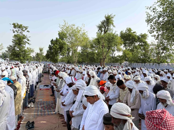 Bahadurpur Eidgah Bakrid Namaz: Molvis Message of Sacrifice & Charity