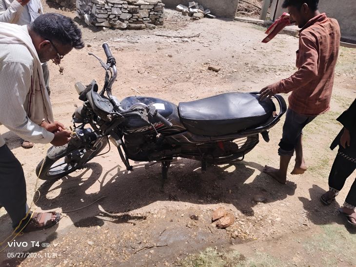 Abandoned bike found in a well, number plate missing