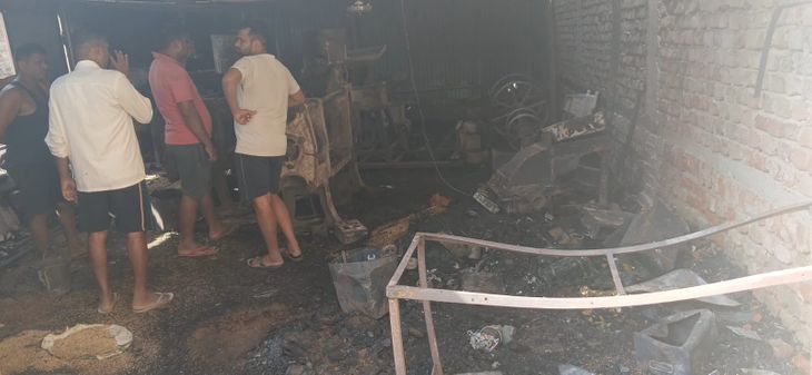 Goods worth Rs 20 lakh destroyed in fire caused by electrical short circuit
