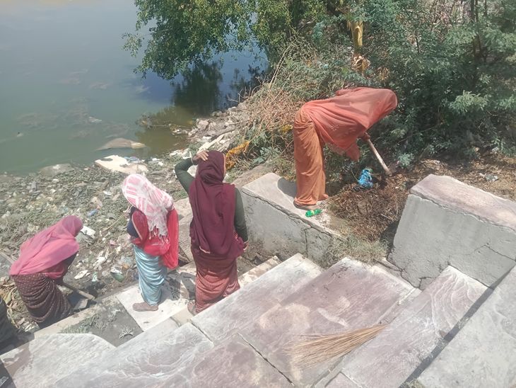 Cleanliness drive with Peepal worship in Surgali