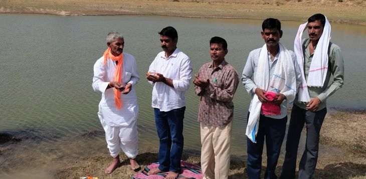 After worshipping the water at Dakhiya dam, Shramdaan was done and the ...