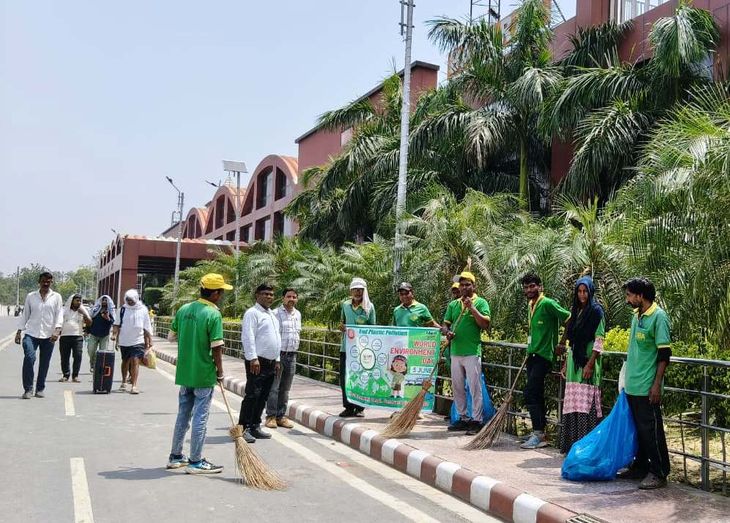 Special plantation and cleanliness drive was carried out at the stations.