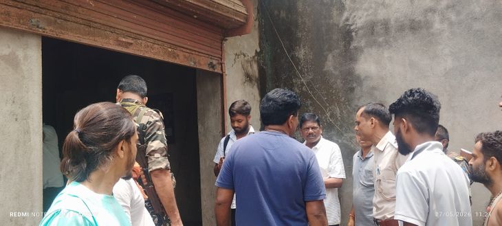 Accused of breaking the lock of a house in Sariya Road and occupying it ...