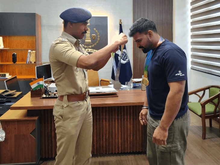 Deegs Yogendra Sogharwal Honored by SP Kambale for China Silver Medal