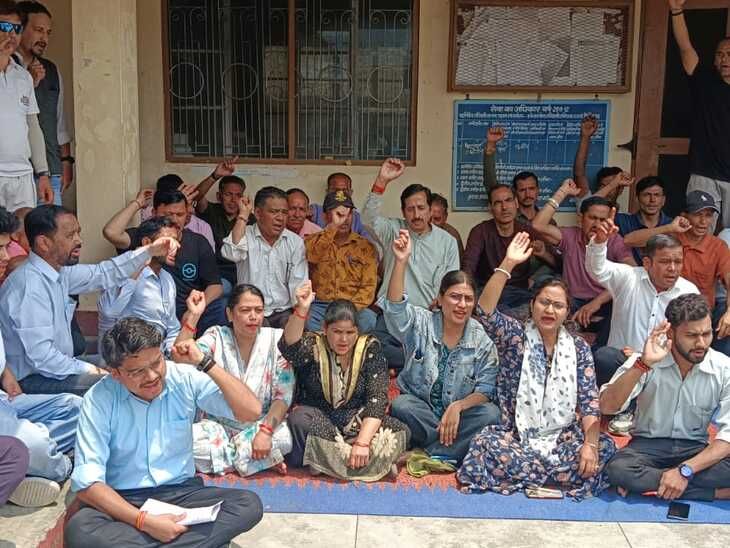 Pithoragarh Jal Sansthan RTI Activist Gaali Protest