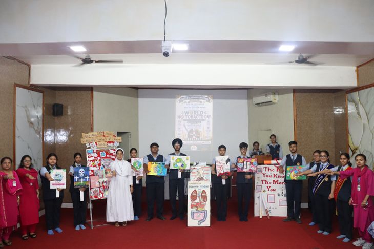 Students gave the message of quitting tobacco through posters, models ...