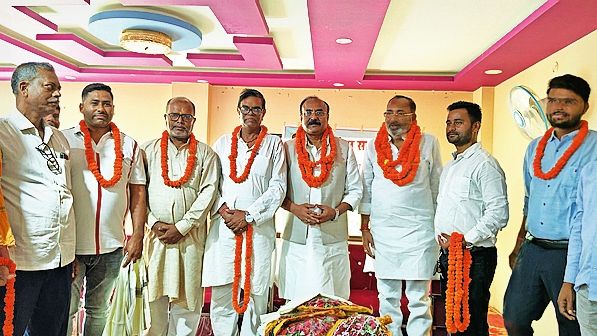 Chakia: Chaurasia community honoured BJP leader Dr. Sanjeev Chaurasia ...